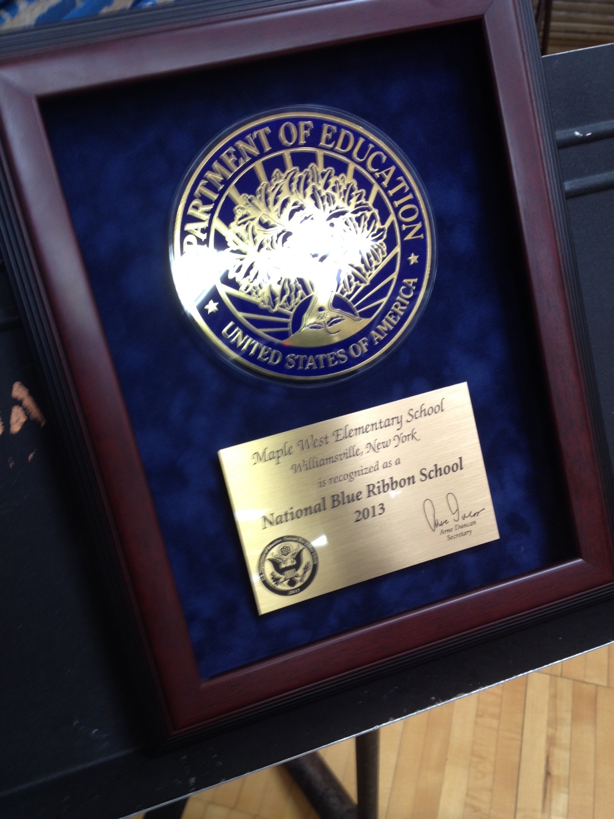 Maple West Elementary receives blue ribbon award | wgrz.com