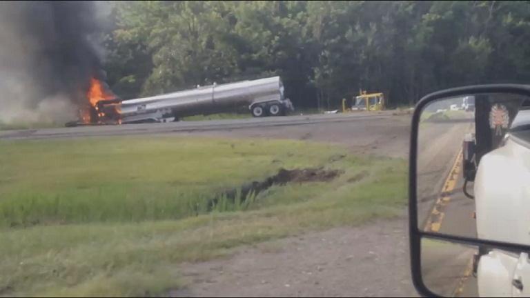 Thruway accident causes tanker truck fire | wgrz.com