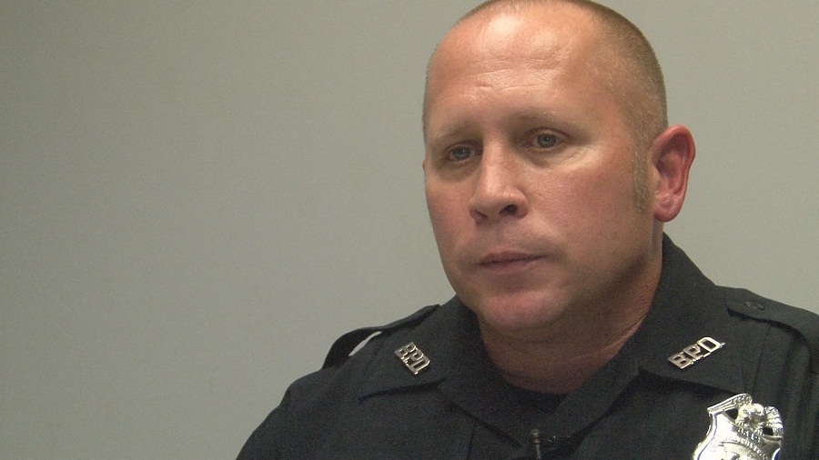 Two Buffalo Police Officers Save Woman from Hoyt Lake | wgrz.com