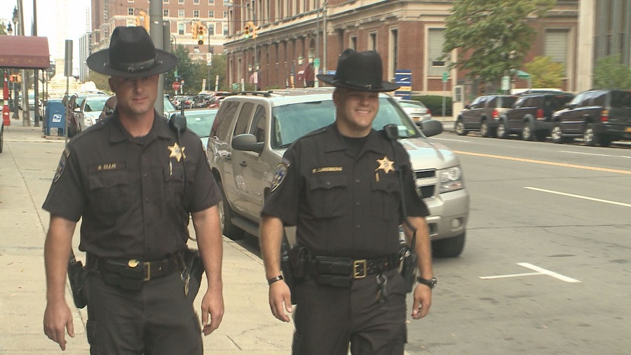 Sheriff's Deputies use AED, CPR to save life | wgrz.com