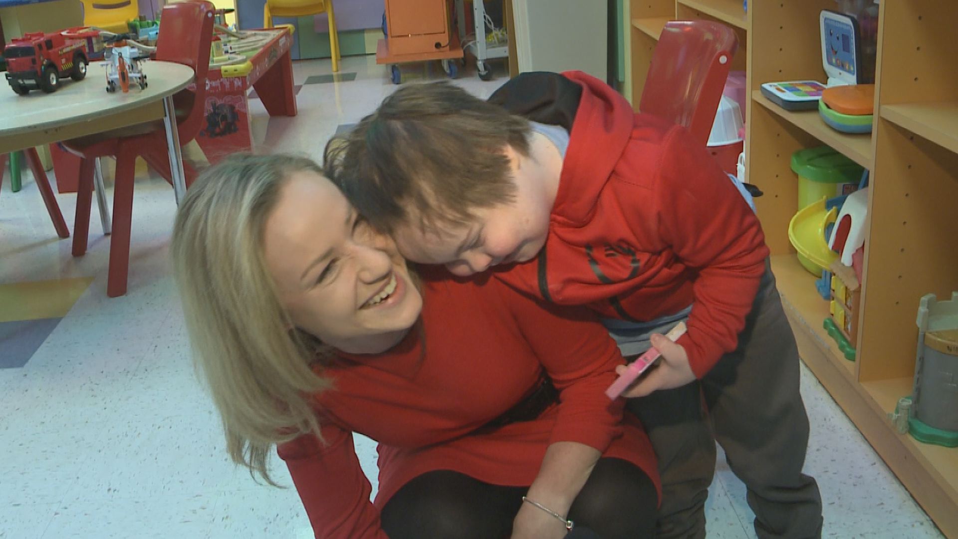 Six-year-old warms hearts in viral video | wgrz.com