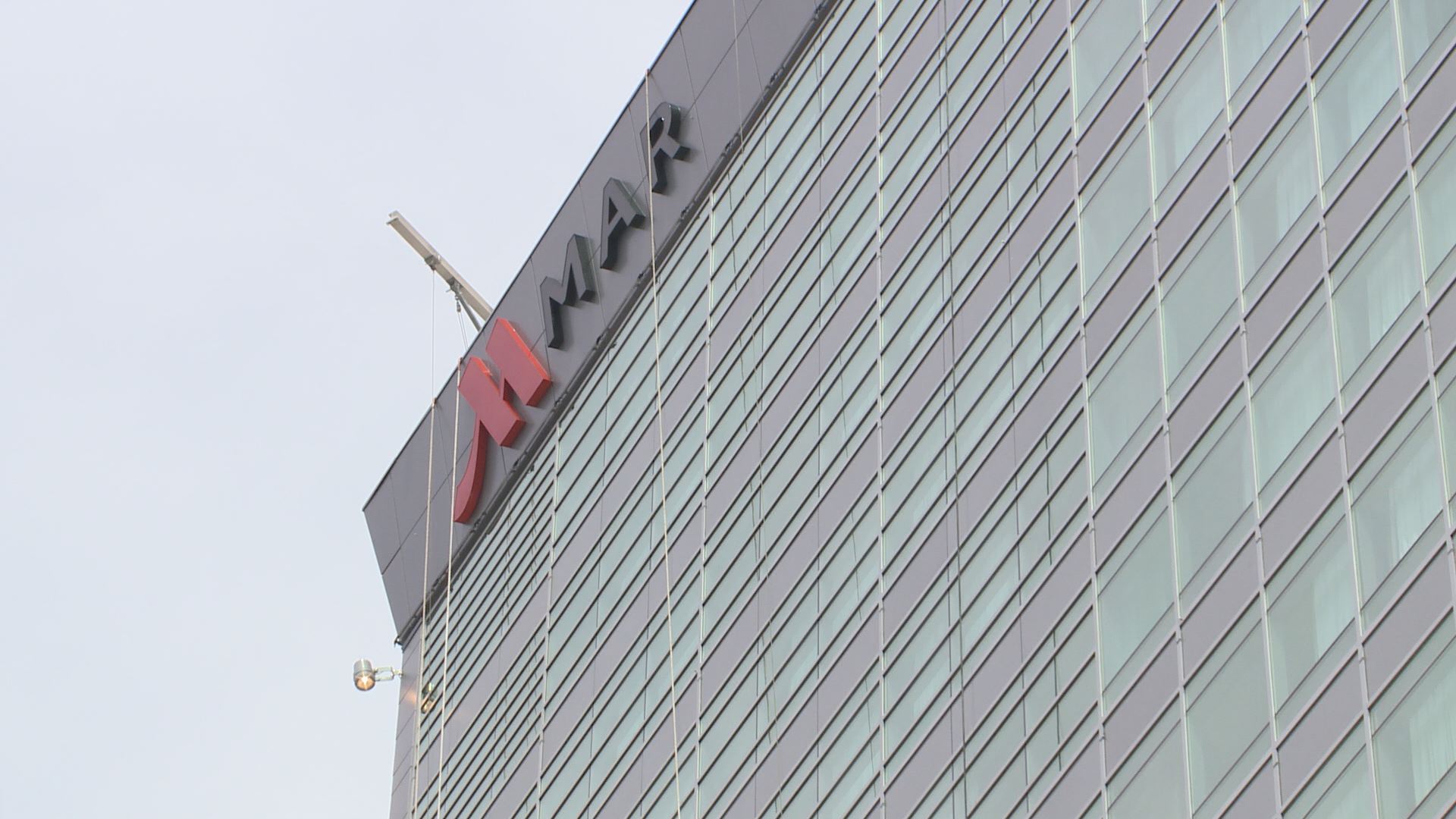 Marriott sign installation at HARBORCENTER | wgrz.com