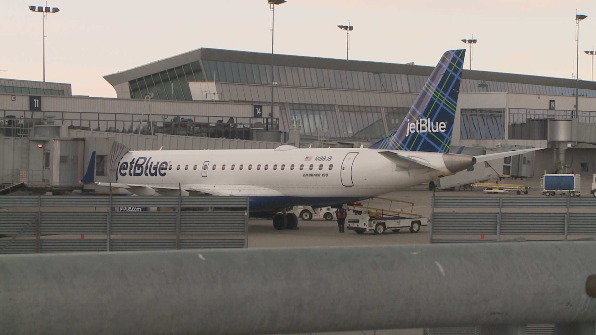 JetBlue flight briefly diverted to Buffalo | wgrz.com