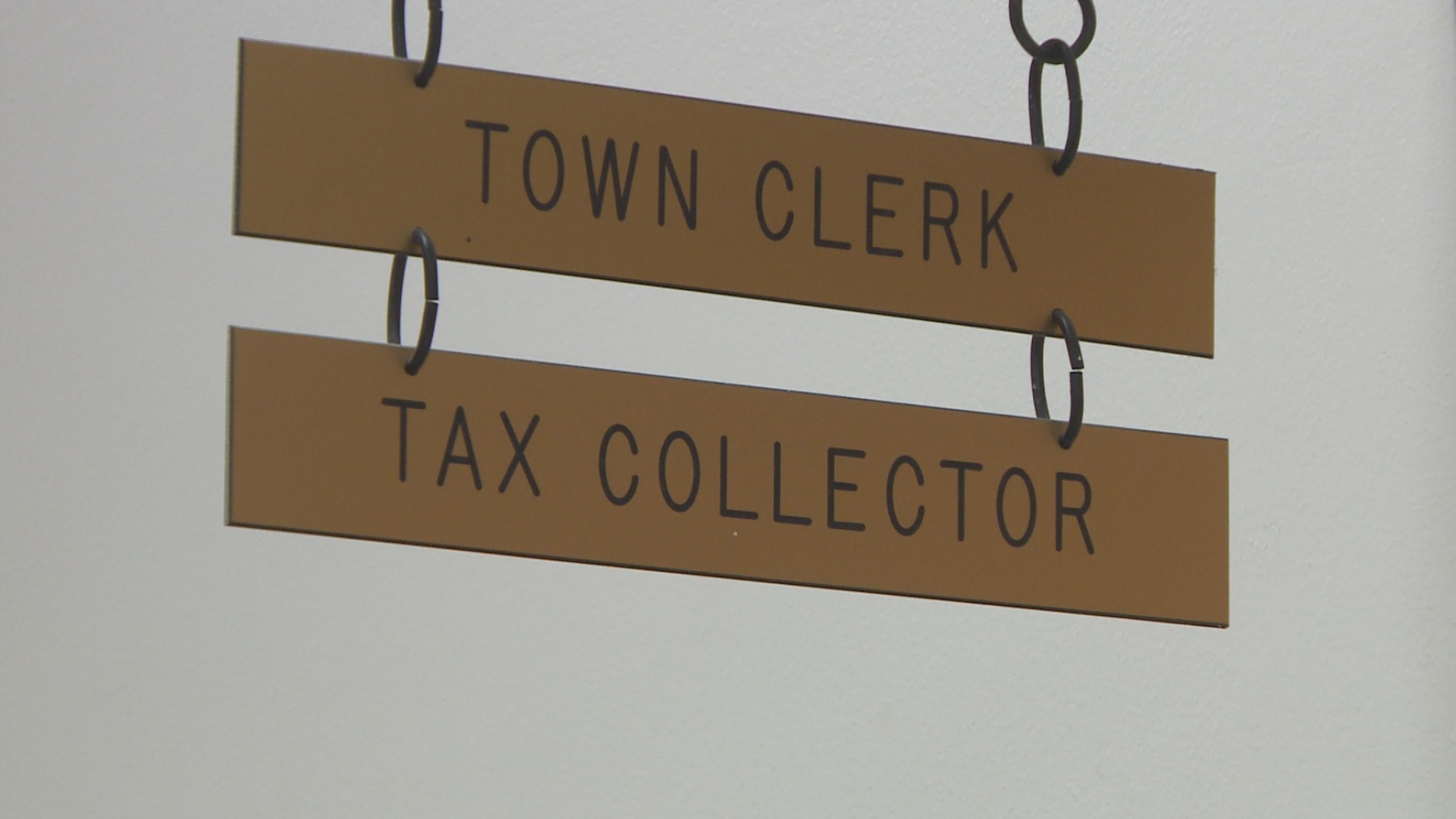 Boston town clerk resigns | wgrz.com