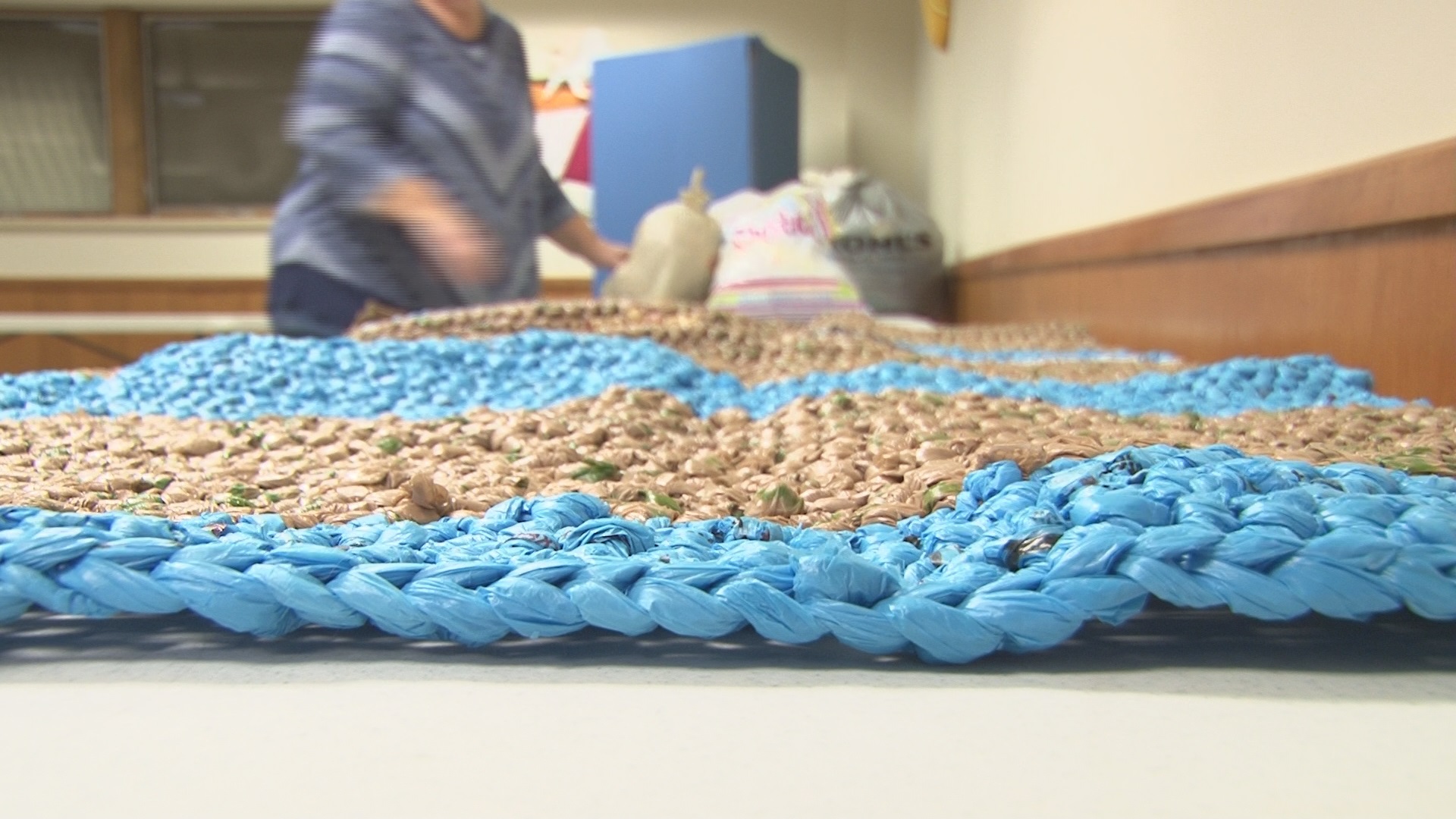 Volunteers recycle bags to help homeless | firstcoastnews.com